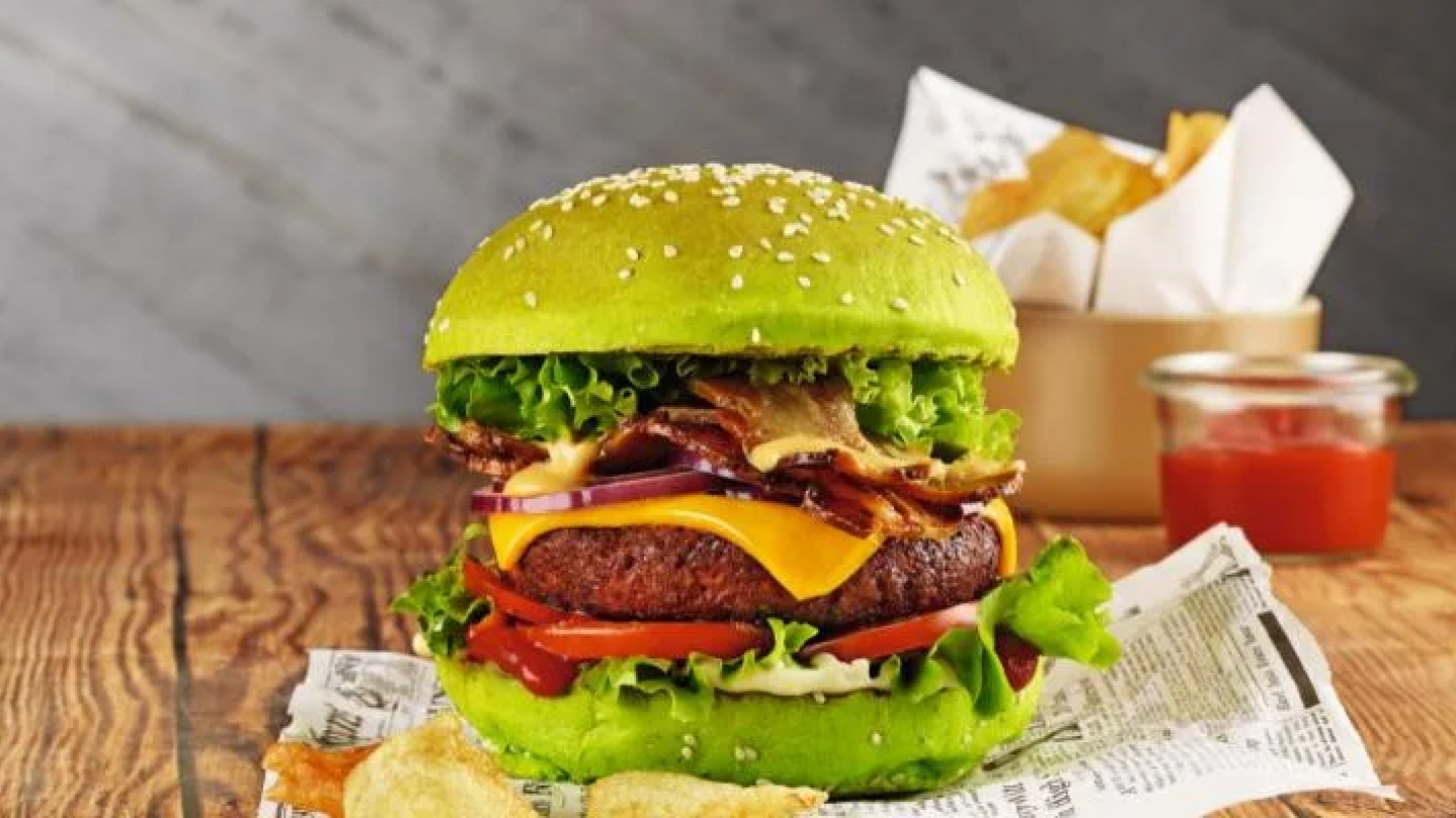 PB Triple Play: A Plant-based Bacon Cheeseburger | Nestlé Professional